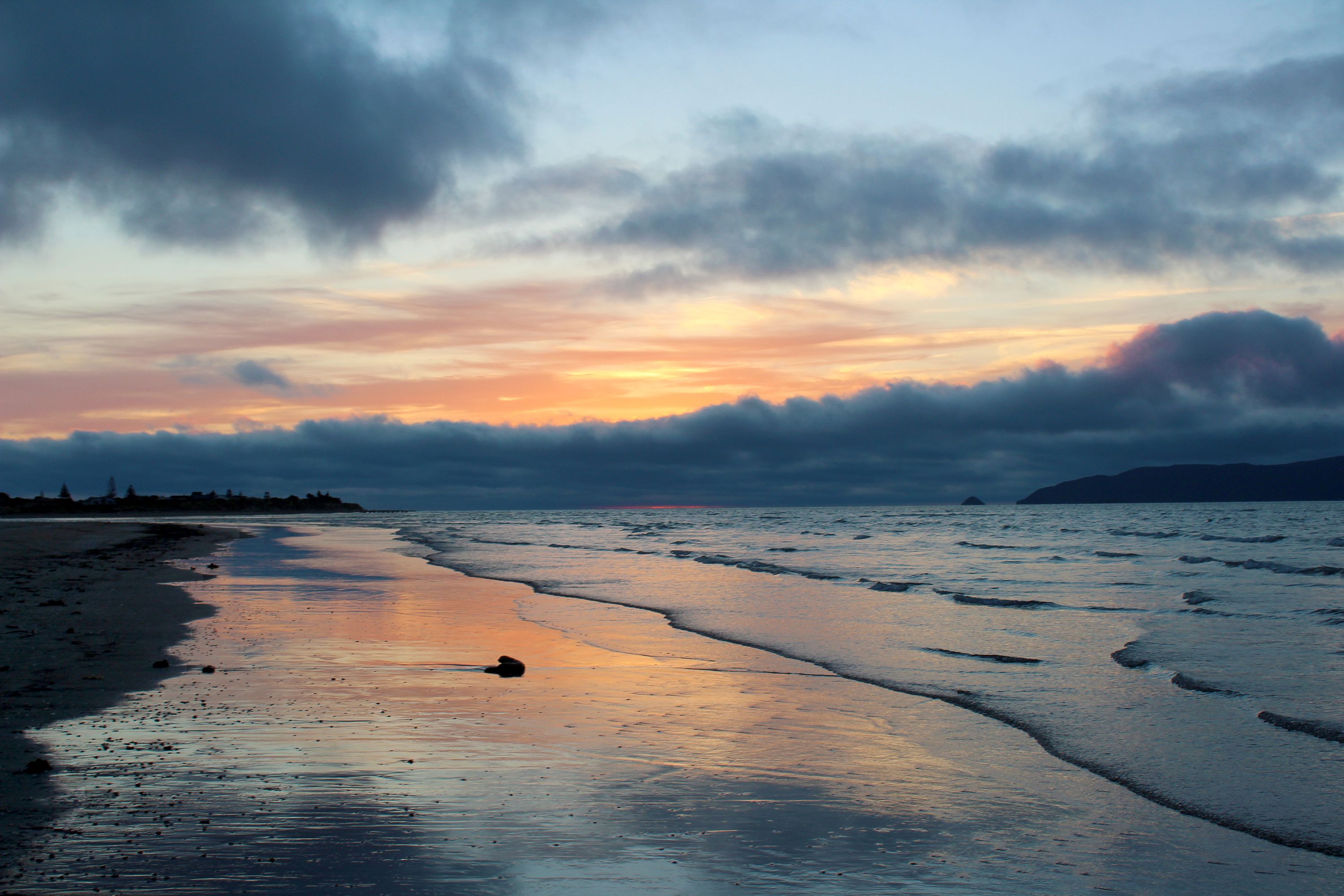 mixed sunset at Waikanae Beach | Waikanae Watch