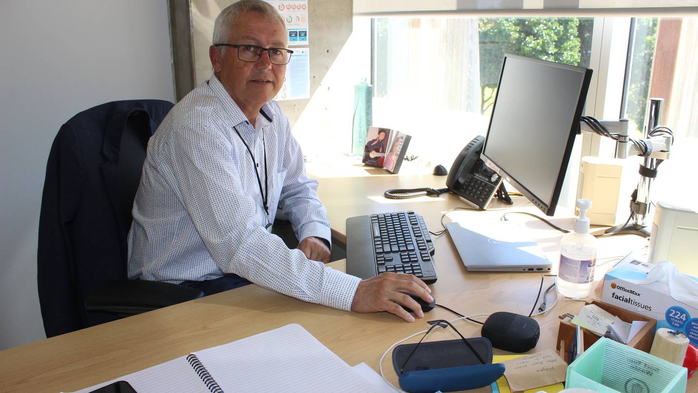 Mr Maxwell is quitting in June! | Waikanae Watch