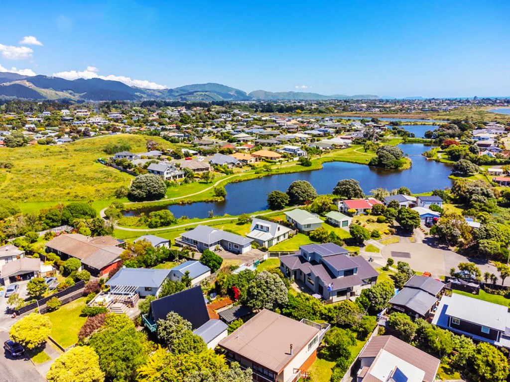 above the Waimanu north lagoon looking south | Waikanae Watch