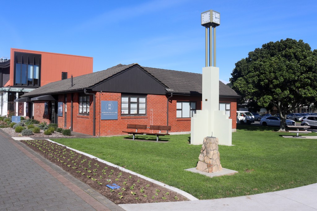 Aputa Place gets a sundial | Waikanae Watch