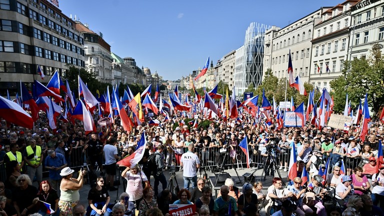 Czech demonstrators again protest the country’s support for Zelensky ...